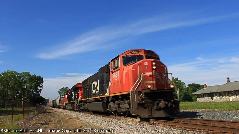 CN 5689 & 2333